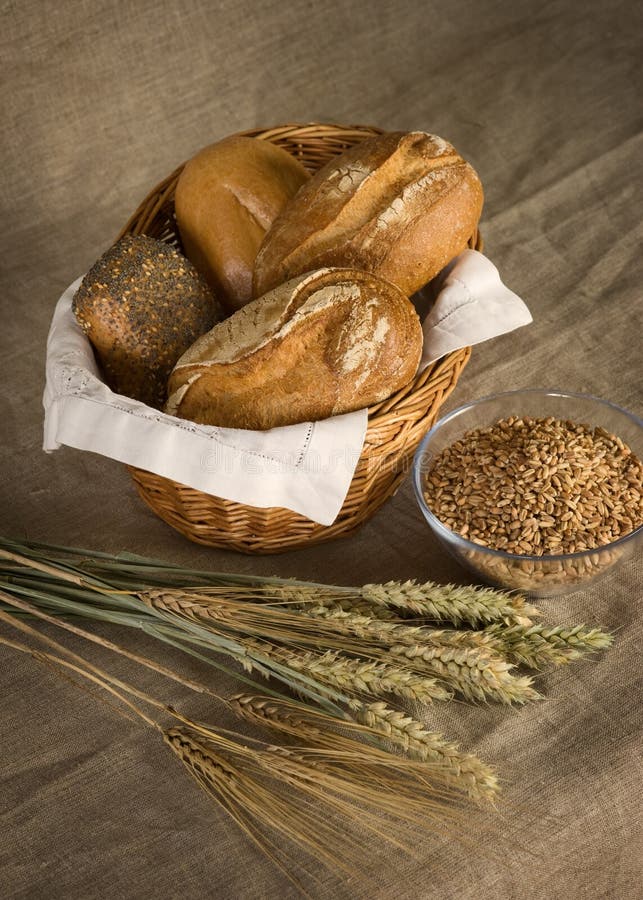 Brood stock foto. Image of studio, graangewassen, brood - 20355140