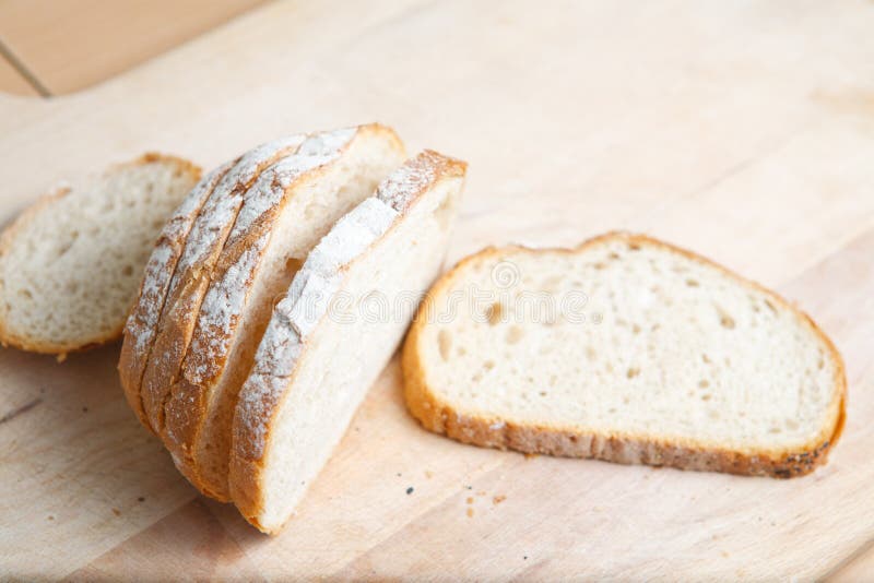 Brood stock foto. Image of brood, keuken, besnoeiing, vers - 8154314