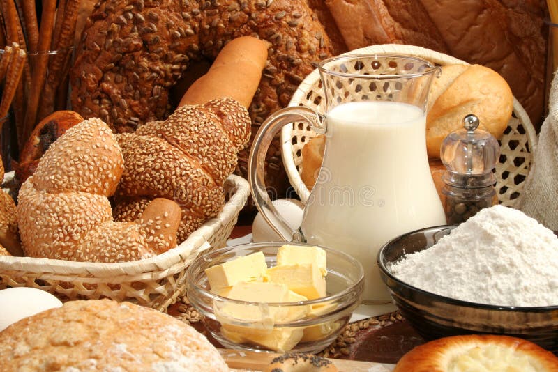 Brood, bloem, melk, boter stock afbeelding. Afbeelding bestaande uit ...