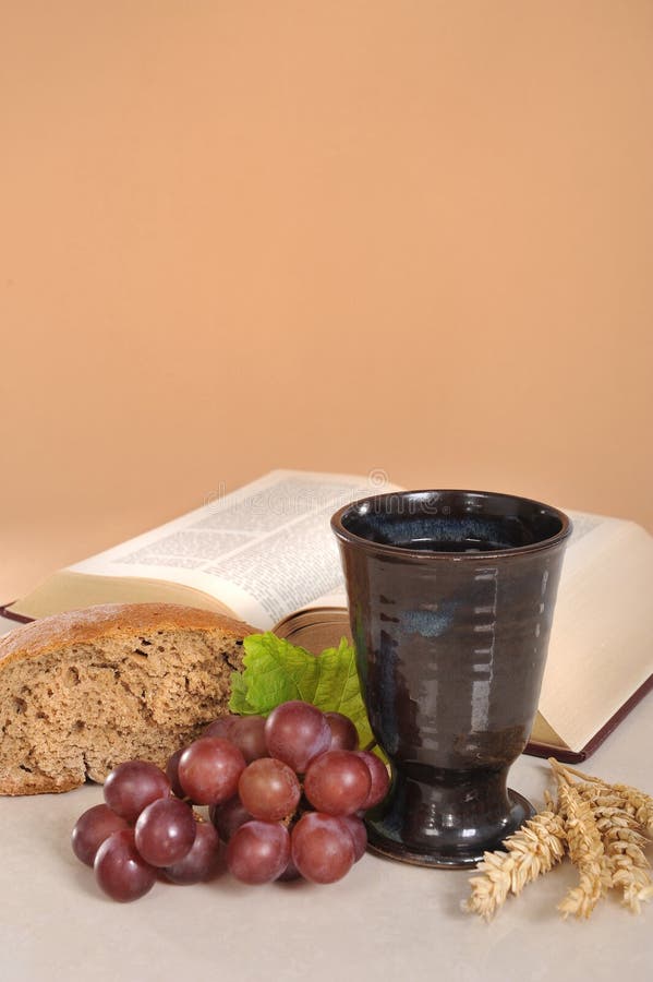 Brood en wijn stock foto. Image of vrucht, miskelk, brood - 40688746