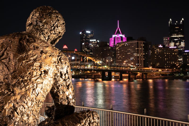 A brooding shot of statue editorial photo. Image of nighttime - 291798551
