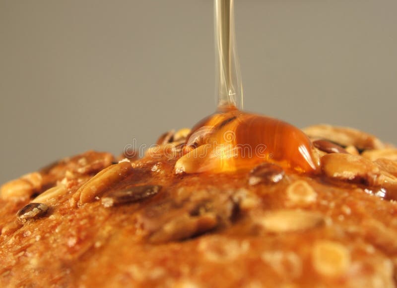 Brot mit Honig stockfoto. Bild von sprung, frisch, brot - 46402440