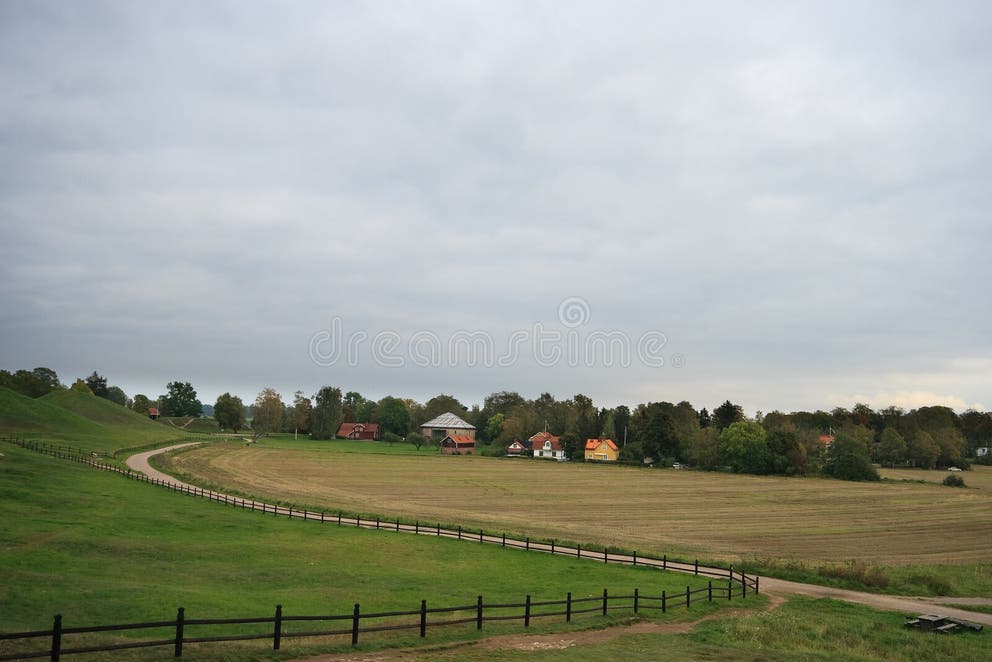 Lieu sacré Tumulus viking photo stock. Image of herbe - 11060268