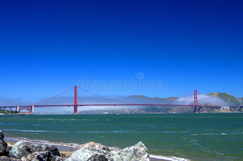 Brouillard De Golden Gate Bridge, Crissy Field Photo stock - Image du ...