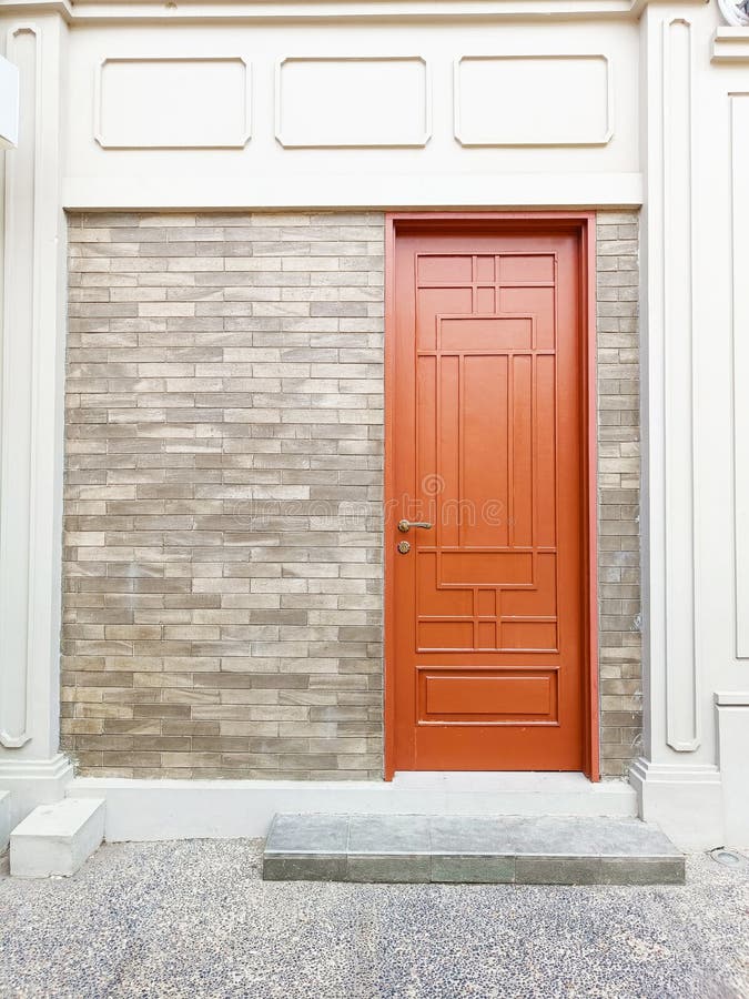 Brown Door Front View with Copy Space. Entrance View with Brown Door ...