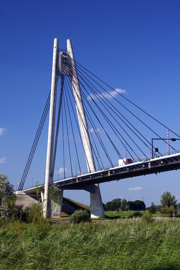 Brug dichtbij Kampen stock foto. Image of brug, architectuur - 18694288