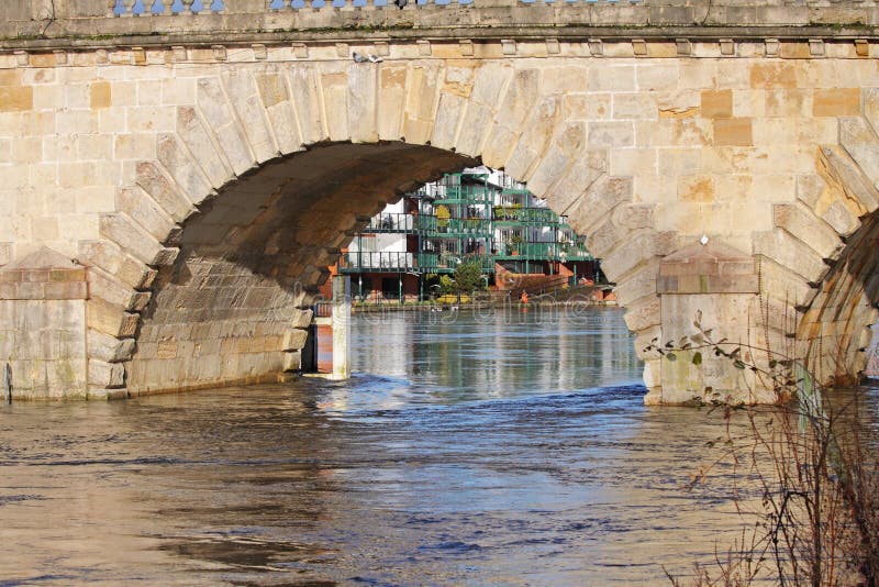 Brug over de Rivier Theems stock afbeelding. Image of brug - 12372379