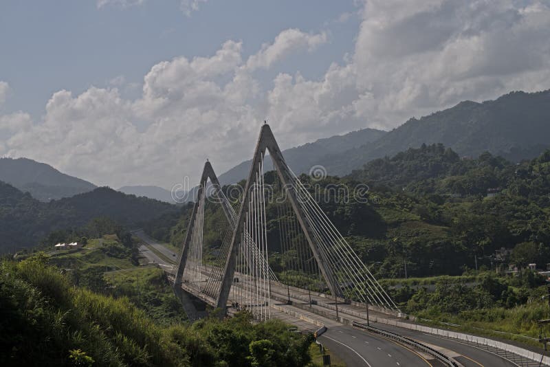 Brug Over De Rivier Van La Plata, Puerto Rico Redactionele Afbeelding ...