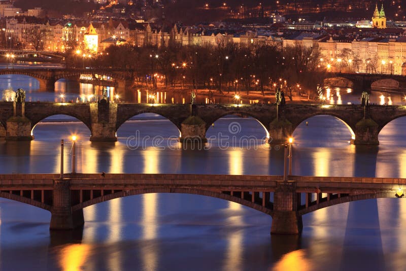 Bruggen in Praag stock foto. Image of historisch, kaarsen - 35459000