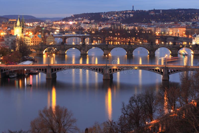 Bruggen in Praag stock foto. Image of historisch, kaarsen - 35459000