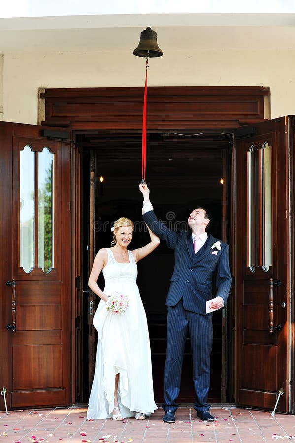 Bruid en bruidegom stock foto. Image of wijfje, kerstmis - 17184034