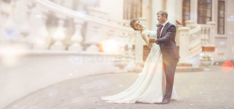 Bruid En Bruidegom Bij Een Huwelijk Stock Foto - Afbeelding bestaande ...