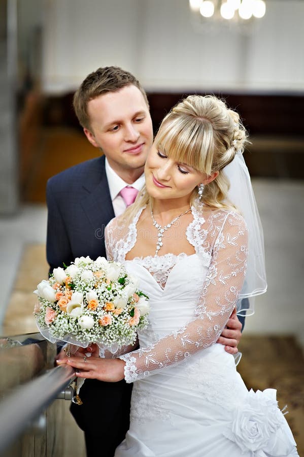 Bruid En Bruidegom in Huwelijkspaleis Stock Afbeelding - Image of ...