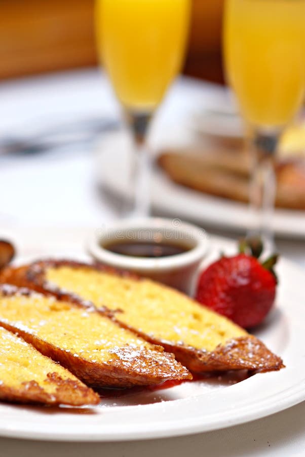 Brunch dominical imagen de archivo. Imagen de rebanado - 34710303