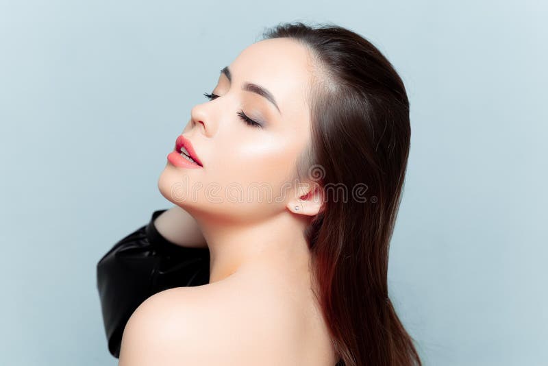 The Brunette Model is Standing Sideways and Straightens Her Hair on Her ...