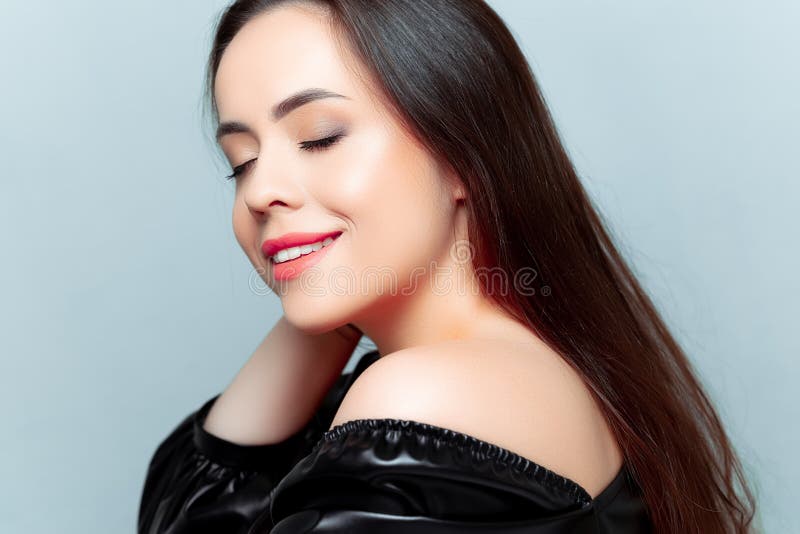 The Brunette Model is Standing Sideways and Straightens Her Hair on Her ...