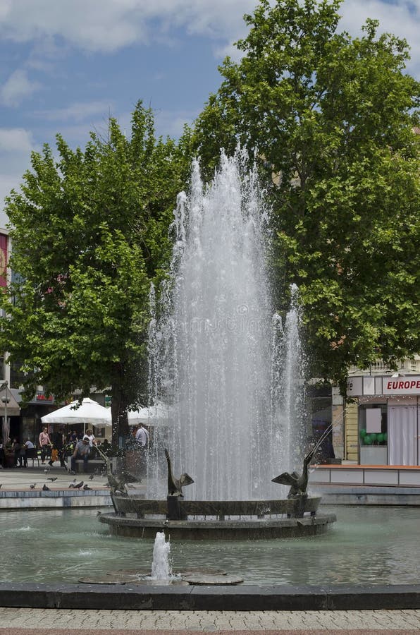 Brunnen in Der Mitte Von Plowdiw-Stadt Redaktionelles Stockbild - Bild ...