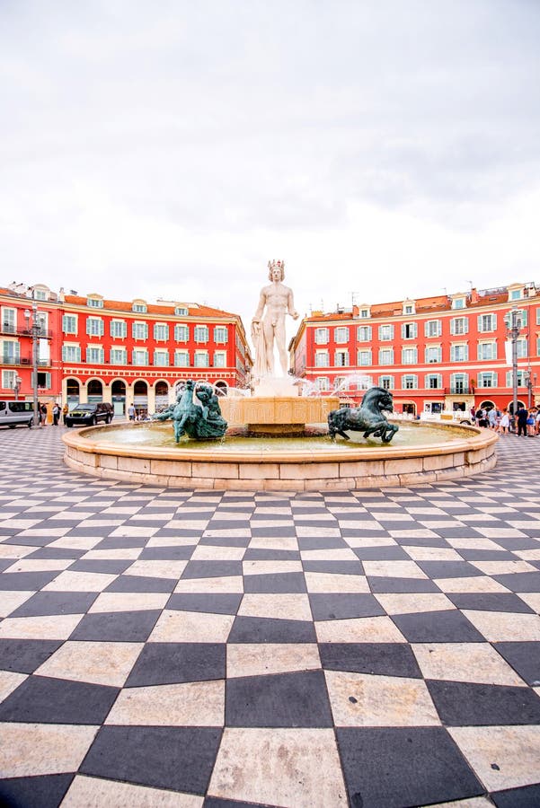 Brunnen in der Nizza Stadt stockbild. Bild von frankreich - 78334763