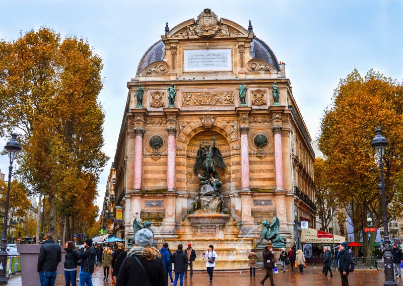 Brunnen Von St Michael - Paris, Frankreich Redaktionelles Foto - Bild ...
