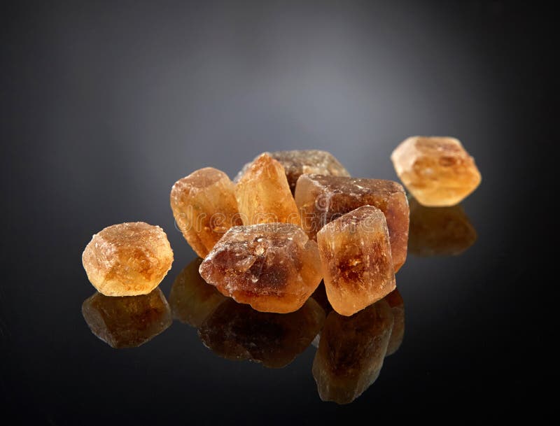 Brunt Caramelized Socker I En Handgjord Platta Som Gjordes Av Lera ...