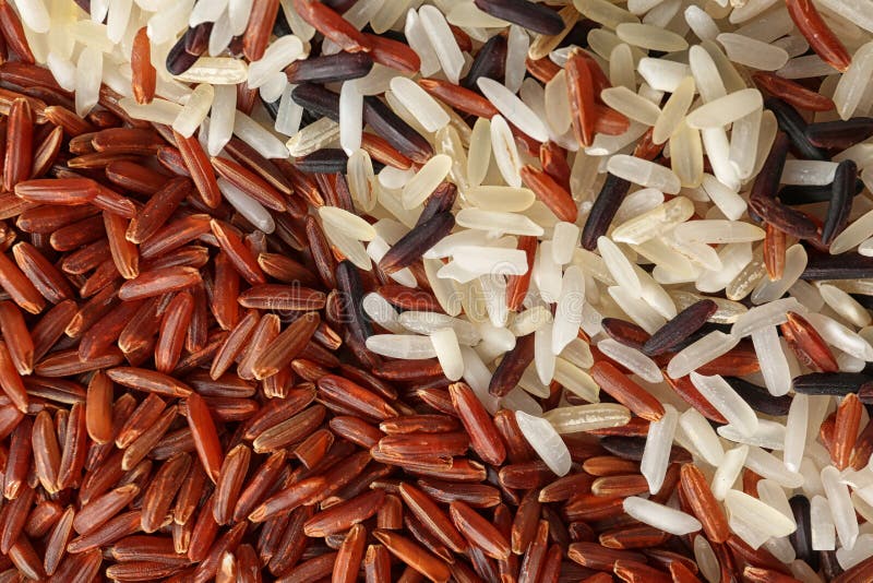 Brunt Och Andra Typer Av Ris Som Bakgrund Arkivfoto - Bild av recept ...