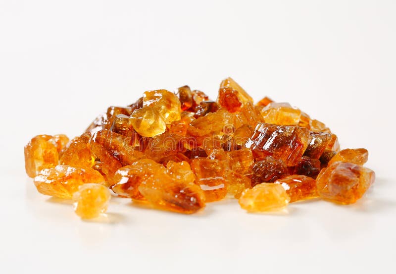 Brunt råsocker i bitar fotografering för bildbyråer. Bild av ...