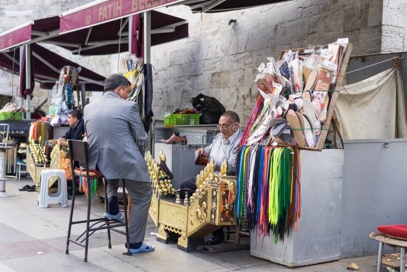 De schoenmaker redactionele foto. Image of zaken, rood - 31410276