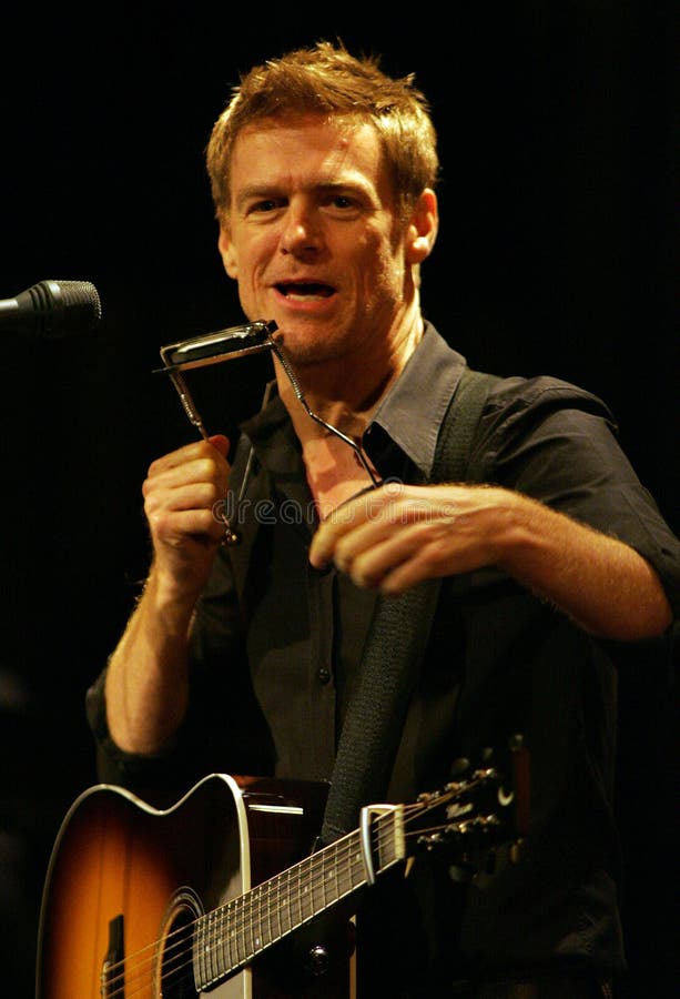 Bryan Adams Performs De Concert Image stock éditorial - Image du ...