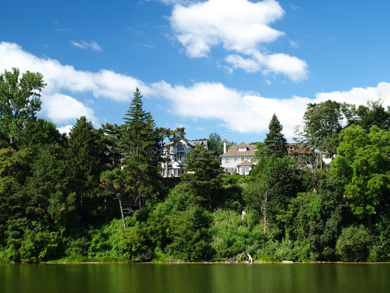 Brzeg rzeki obraz stock. Obraz złożonej z wspaniały, niebo - 16753869