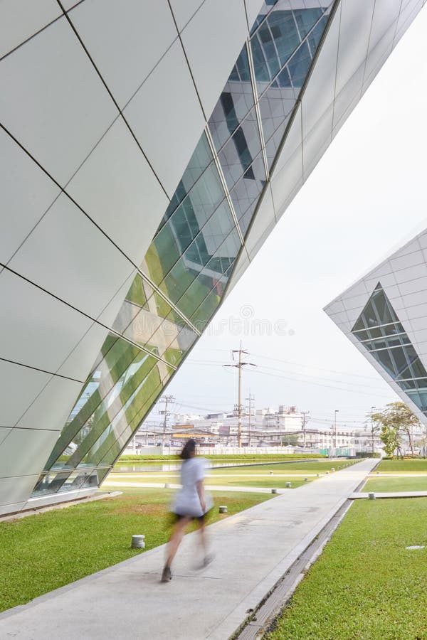 Edificio Del Diamante De Los BU En La Universidad De Bangkok Foto de ...
