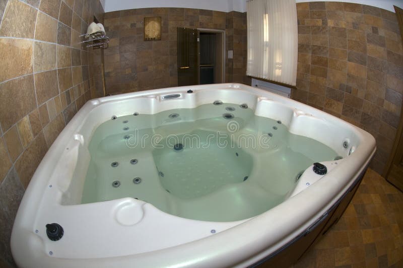 Bubbelpool Och Trappa I Rymligt Vitt Badrum Arkivfoto - Bild av ...