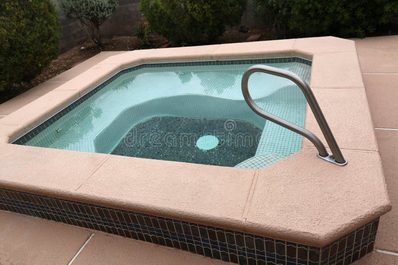 Bubbelpool arkivfoto. Bild av handrail, varmt, bubbelpool - 70417002