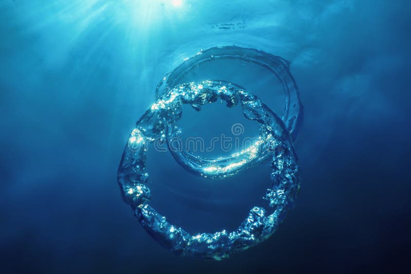 Bubble Ring Underwater, Ring Bubble Stock Image - Image of bubble ...