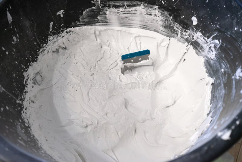 Bucket Basin with Ready-made Mixture for Plastering Walls with Plaster ...