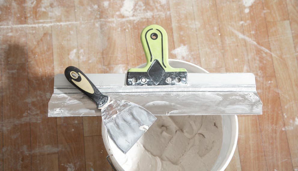 Bucket with Spatula, Interior Repair and Wall Alignment Stock Image ...