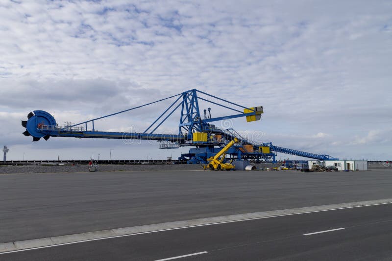 Bucket wheel stock photo. Image of excavator, iron, industry - 33695116