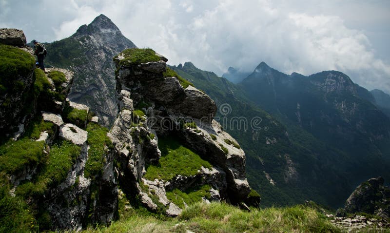 Waterfall at Western Brook Pond Stock Image - Image of mare, pond: 23036473