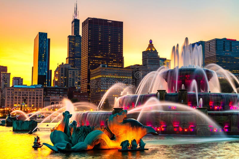 Buckingham Fountain in Chicago Stock Image - Image of illuminated ...