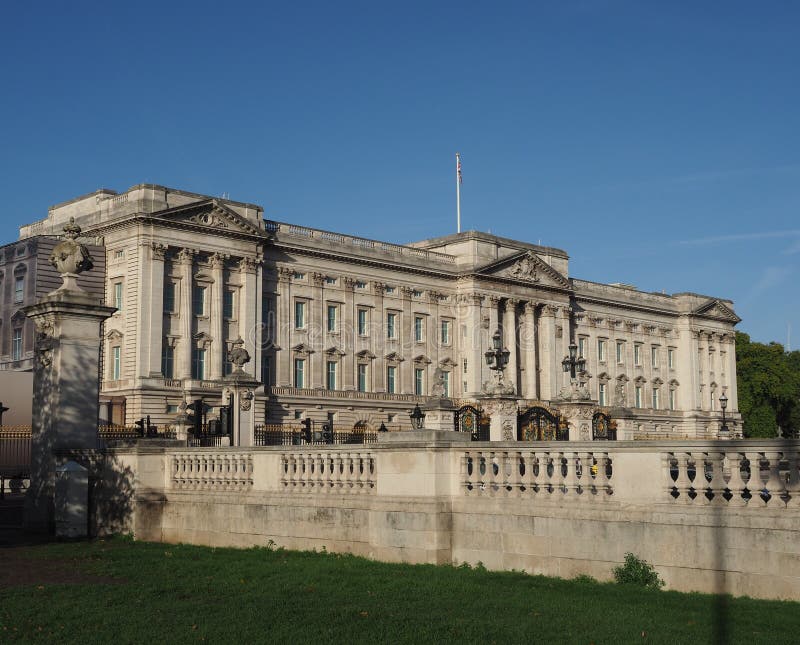 Buckingham Palace in London Stock Image - Image of monarchy, queen ...