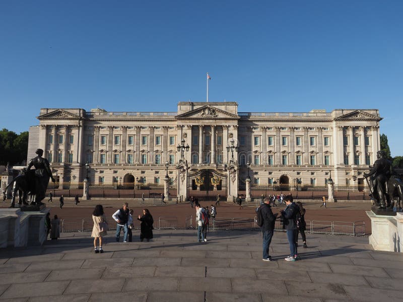 Buckingham Palace in London Editorial Photo - Image of london, united ...