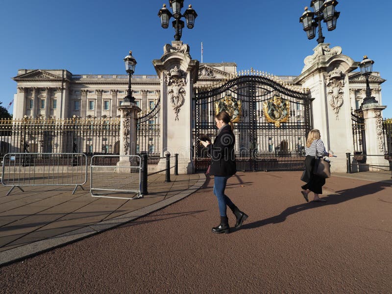 Buckingham Palace in London Editorial Stock Image - Image of europe ...