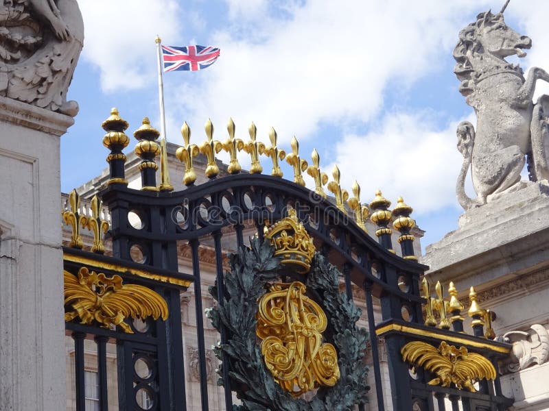 First Gate - Queen& X27;s Palace Stock Photo - Image of londoner ...