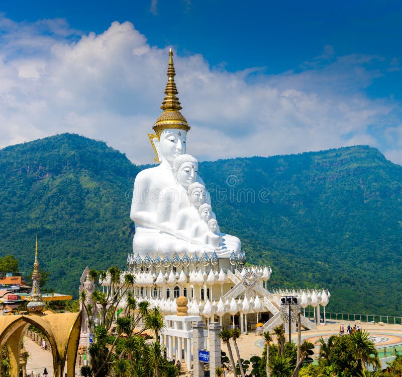 Buda Blanco En El Templo De Wat Phra that Pha Son Kaew En Phetchabun ...