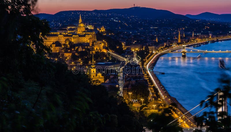 Buda De La Colina De Gellert - Budapest - Hungría Fotografía editorial - Imagen de cuadrado ...