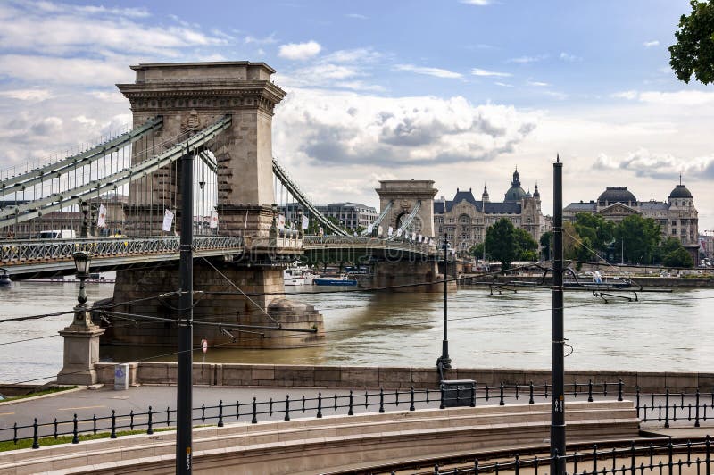 Chain Bridge editorial photography. Image of cityscape - 125010517