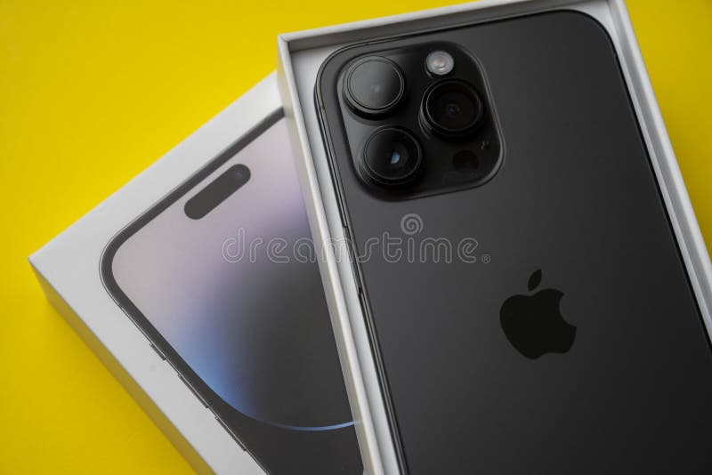 IPhone 14 Pro Max in Space Black. with the New Dynamic Island and ...