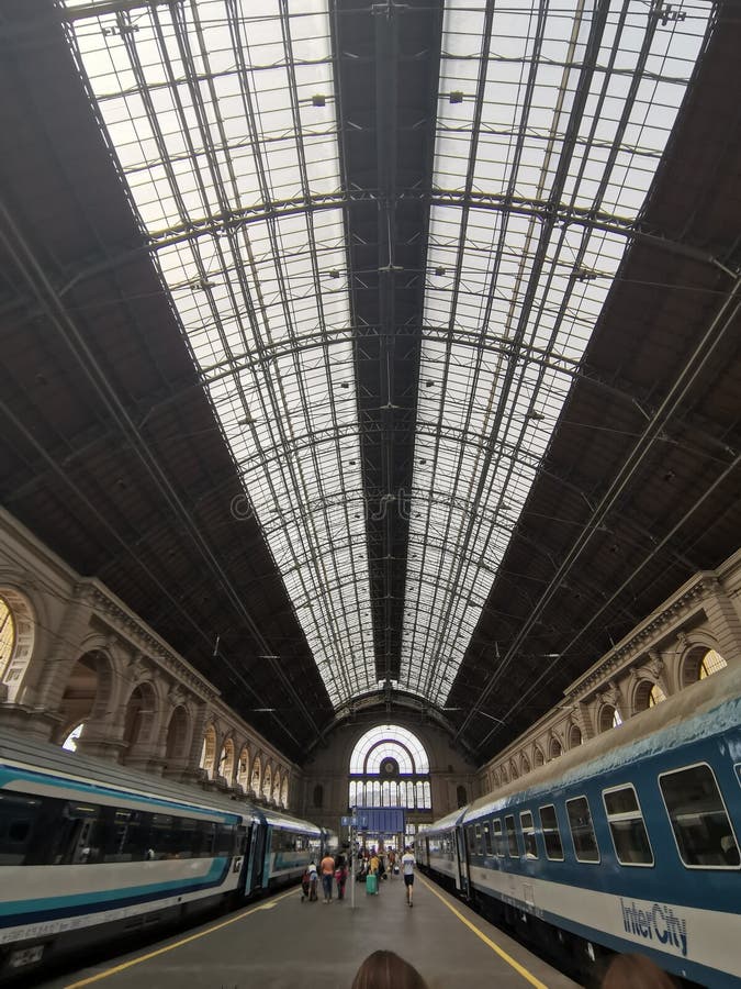 Budapest Keleti Train Station Editorial Stock Image - Image of stadium ...