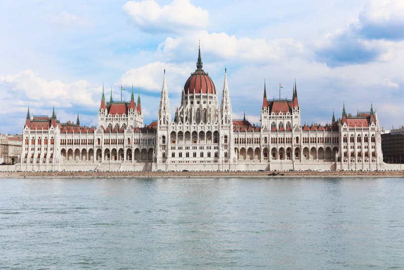 Budapest Le Parlement Hongrois Photo stock - Image of fleuve, capitale ...