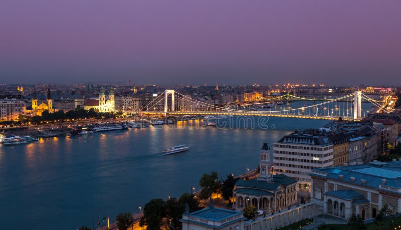 Budapest sunset editorial photo. Image of heroes, houses - 65188351