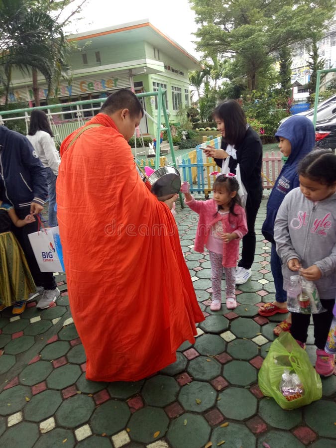 Buddha day editorial photo. Image of alms, children - 117763756
